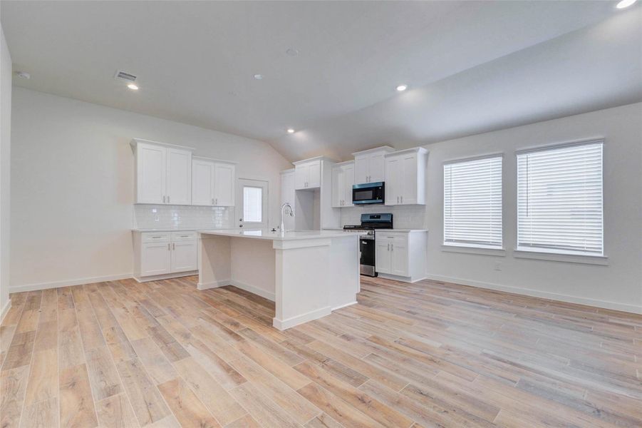 6467 Escondido Dr, Rosharon, TX 77583 - New Construction Home